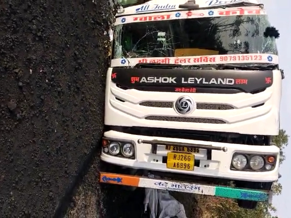Trailer overturned after cow ran over on Shihori-Thara highway road in ...