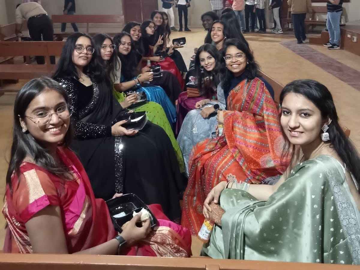 Dewan Ballubhai Secondary School Kankaria conducted a farewell ceremony ...