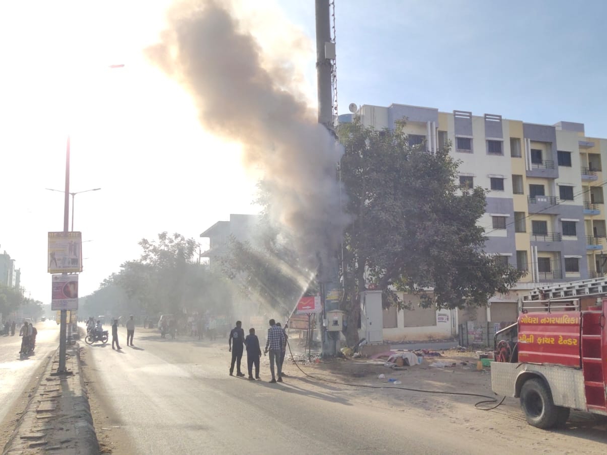 Reliance Jio tower in Bamroli Road area of Godhra suddenly caught fire ...