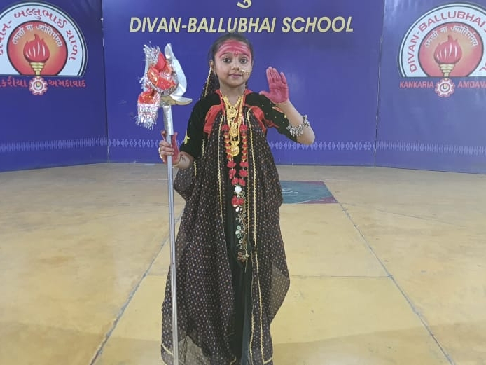 A fancy dress competition was held at Dewan-Ballubhai Primary School ...