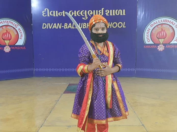 A fancy dress competition was held at Dewan-Ballubhai Primary School ...