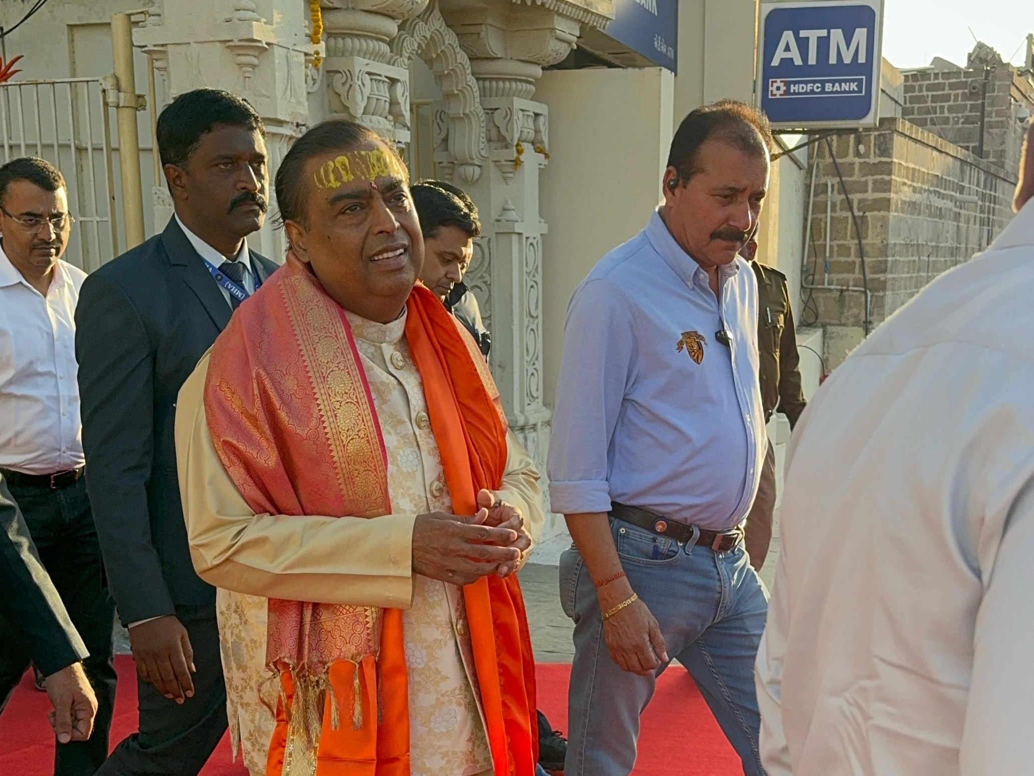 Jagat reached the temple at the time of Thakorji's elevation; Said ...