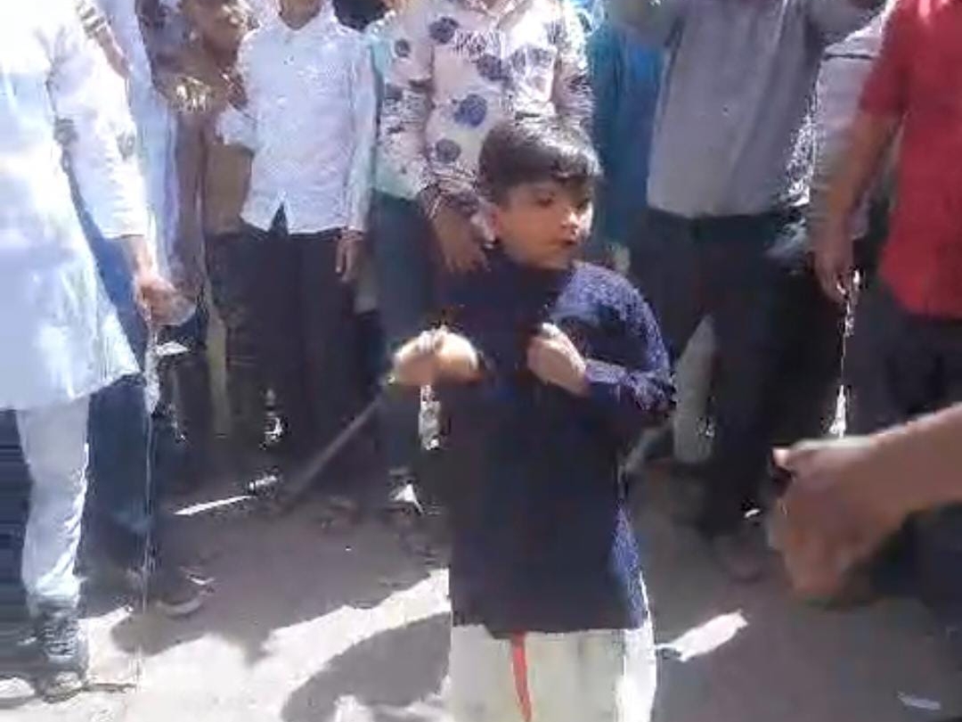 Lagurudra Yajna performed in Salaya, Chief of Police worshiped ...