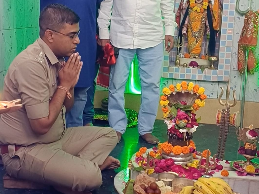 Lagurudra Yajna performed in Salaya, Chief of Police worshiped ...