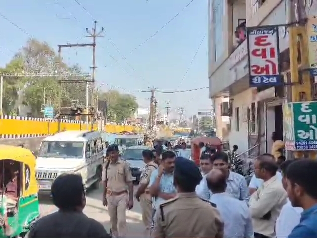 The following route has been provided as an alternative route on Dahod ...