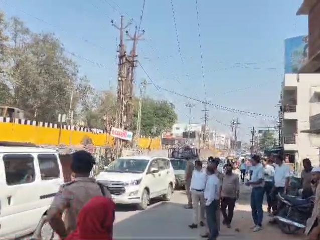 The following route has been provided as an alternative route on Dahod ...