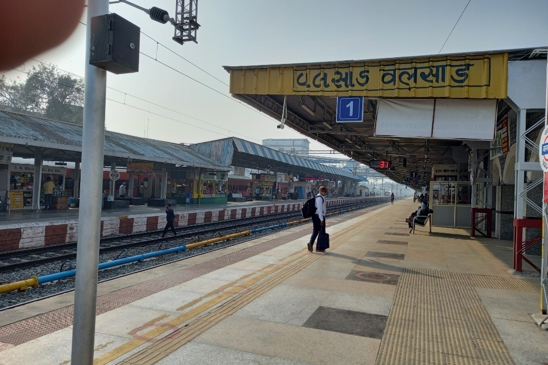 Demand that a statue is required at Janmabhoomi railway station | માજી ...