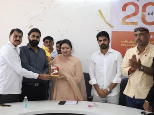 Jamnagar MP Poonam Madam performed pooja-archana at Jagat Mandir, met ...