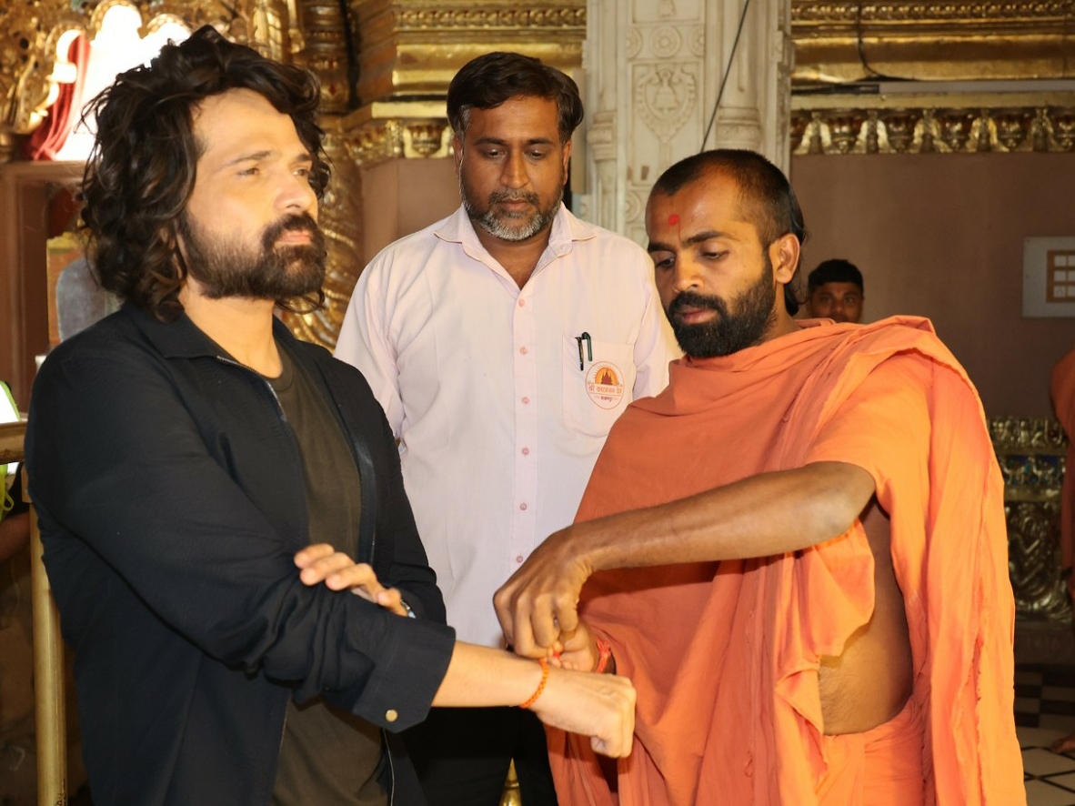 Famous singer Himesh Reshammiya visited Sri Kastabhanjandev in ...