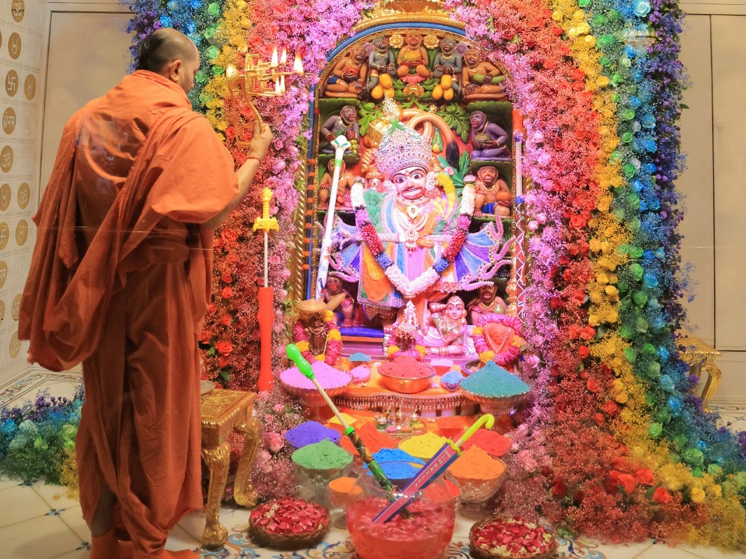 Gujarat's biggest Holi-Dhuleti festival held in Salangpurdham, Nasik ...