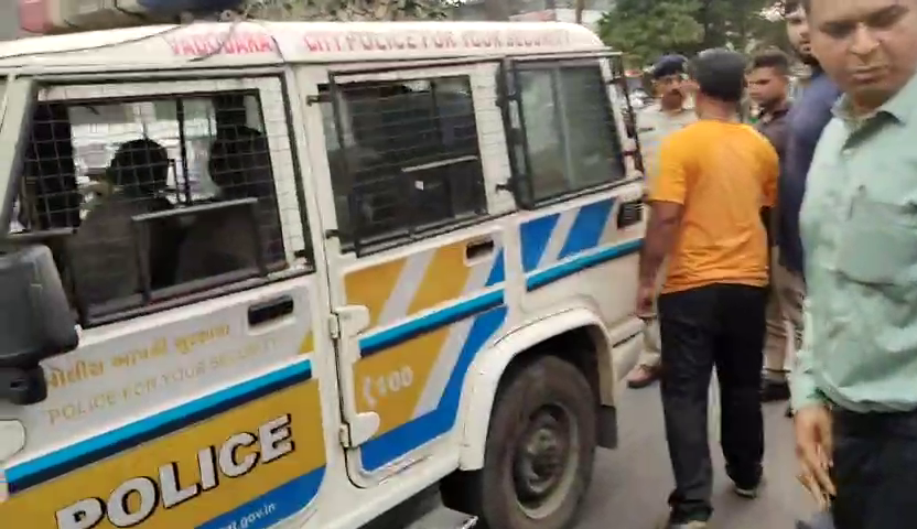 Manjalpur tulsidham char road thrashed by unknown youth suspecting ...