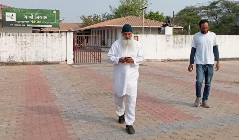 Two Gandhi lovers from Jammu and Kashmir on a walk from Sabarmati to ...