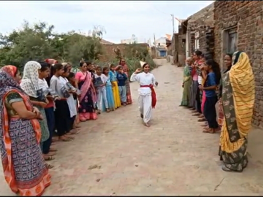 In Radhanpur-Santalpur taluka Rangla-Rangali explained the importance ...
