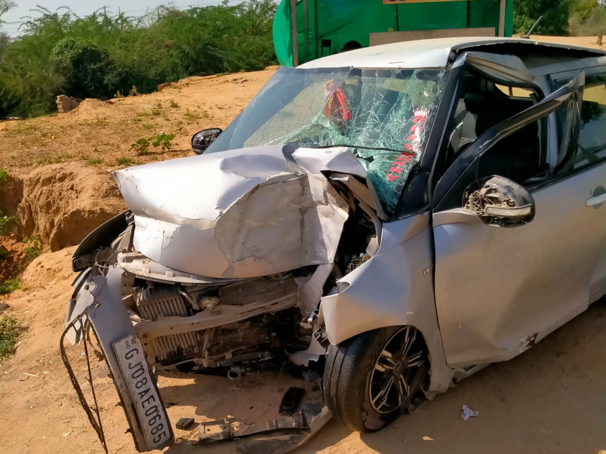 Two brothers of Luwana village of Tharad were killed in a road accident ...