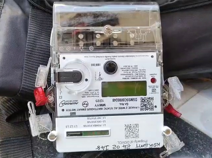 DGVCL installed smart meter in Surat, minimum recharge of 100, no power cut on Saturdays and ...