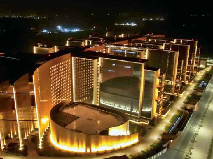 Only three of 4200 offices open in Surat Diamond Burse; No other start ...