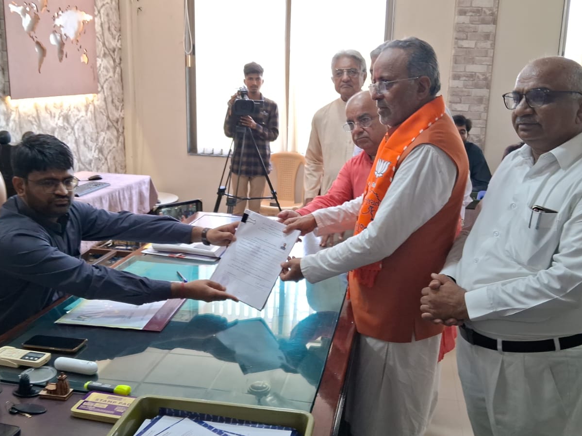 Mansukh Mandaviya and Arjun Modhwadia were present in Porbadar and ...