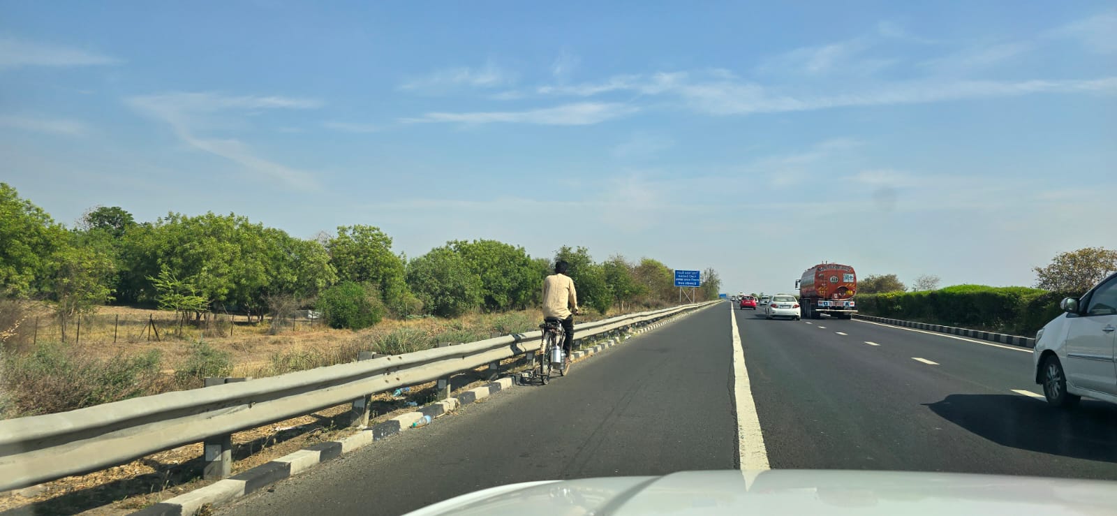 Violation of rules including third lane, right-hand overtaking on ...