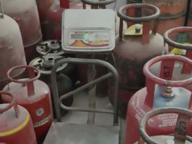 Illegal gas refilling shops raided in Surat | સુરતમાં ગેરકાયદે ગેસ ...