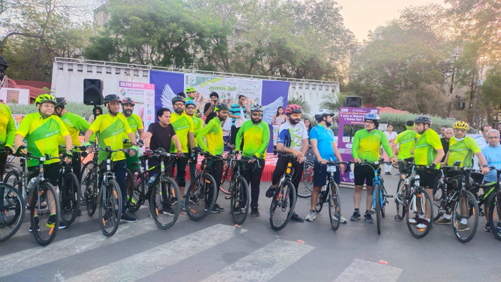 Collector's cycle ride for voting awareness in Rajkot | કલેક્ટરની સાયકલ ...