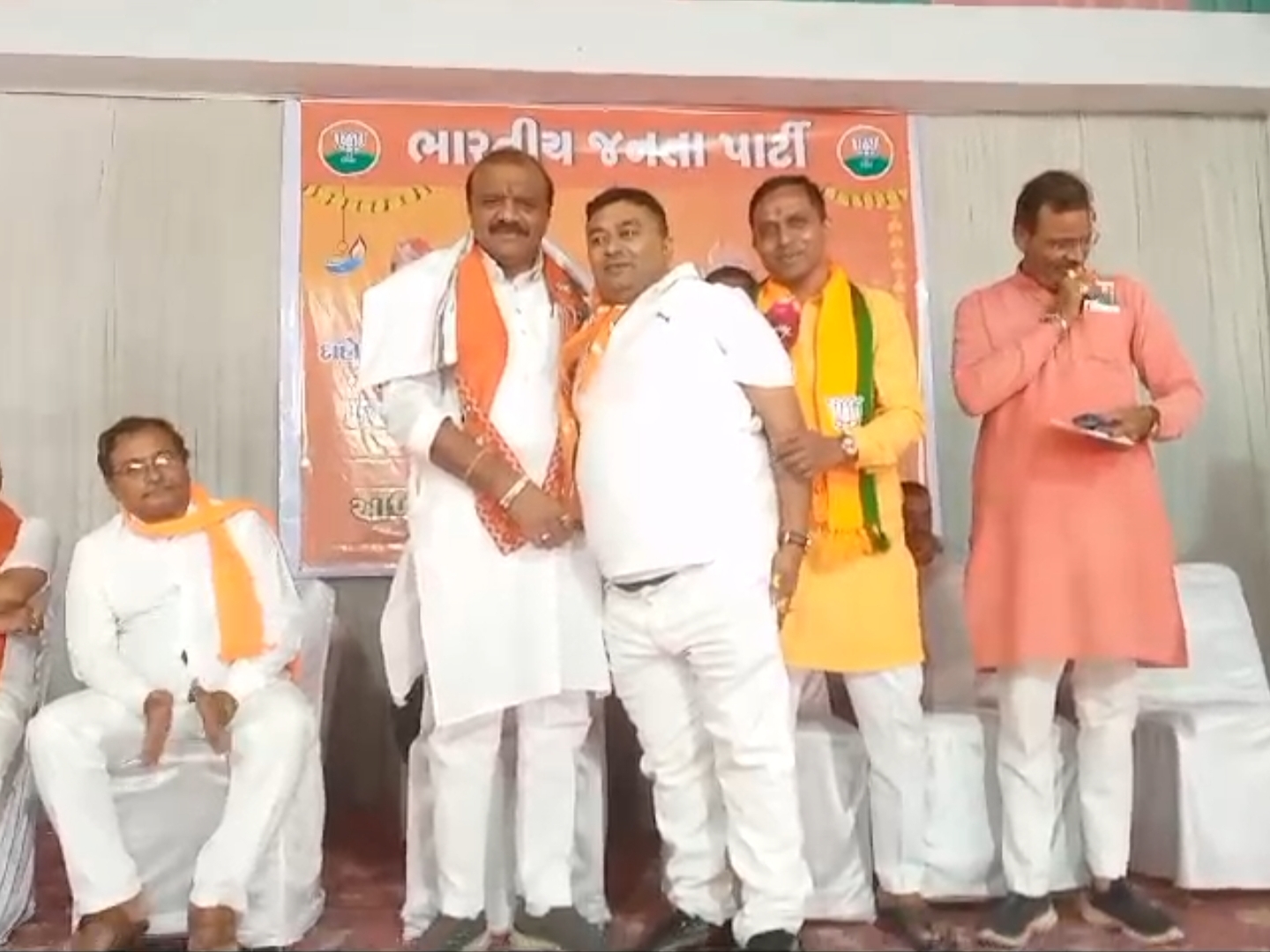 In the Prajapati Samaj convention held at Dahod, the Prajapati Samaj resolved to make the BJP ...