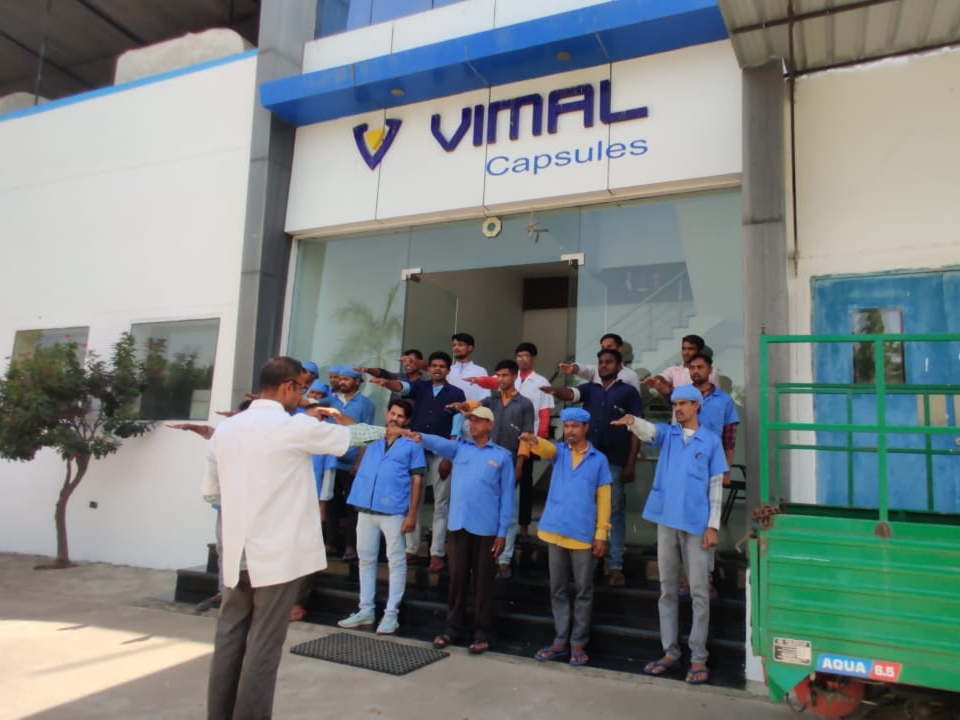 Collective oath of voting was taken by the employees of Vimal Capsule ...