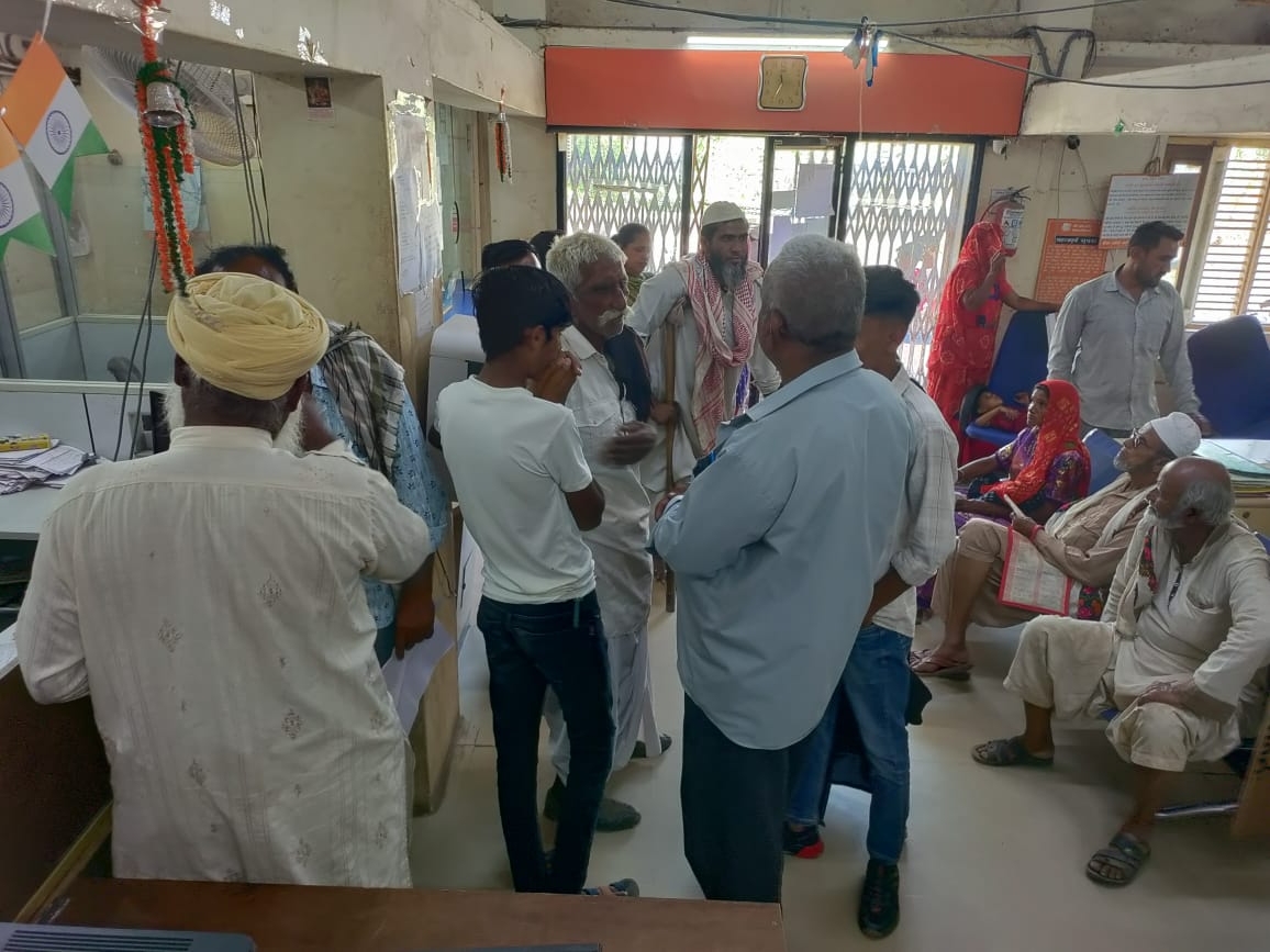 The next day in Dayapar, the cashier was absent from the Bank of Baroda ...
