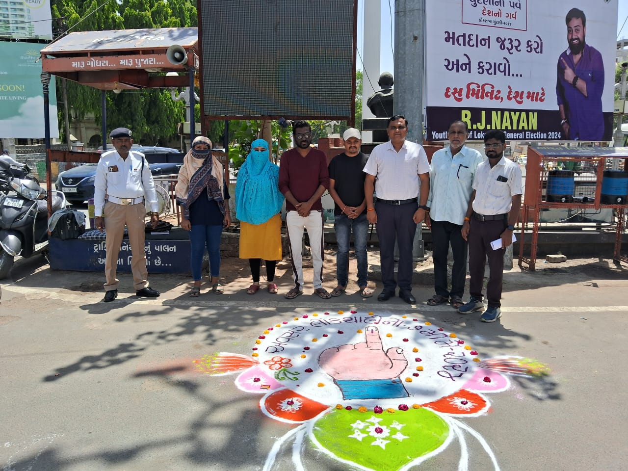 18-Voting awareness message was given through Rangoli in Panchmahal ...