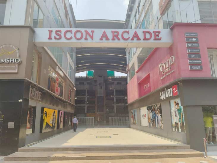 Shutters of Angadia firms fall down in Ahmedabad, every office appears ...