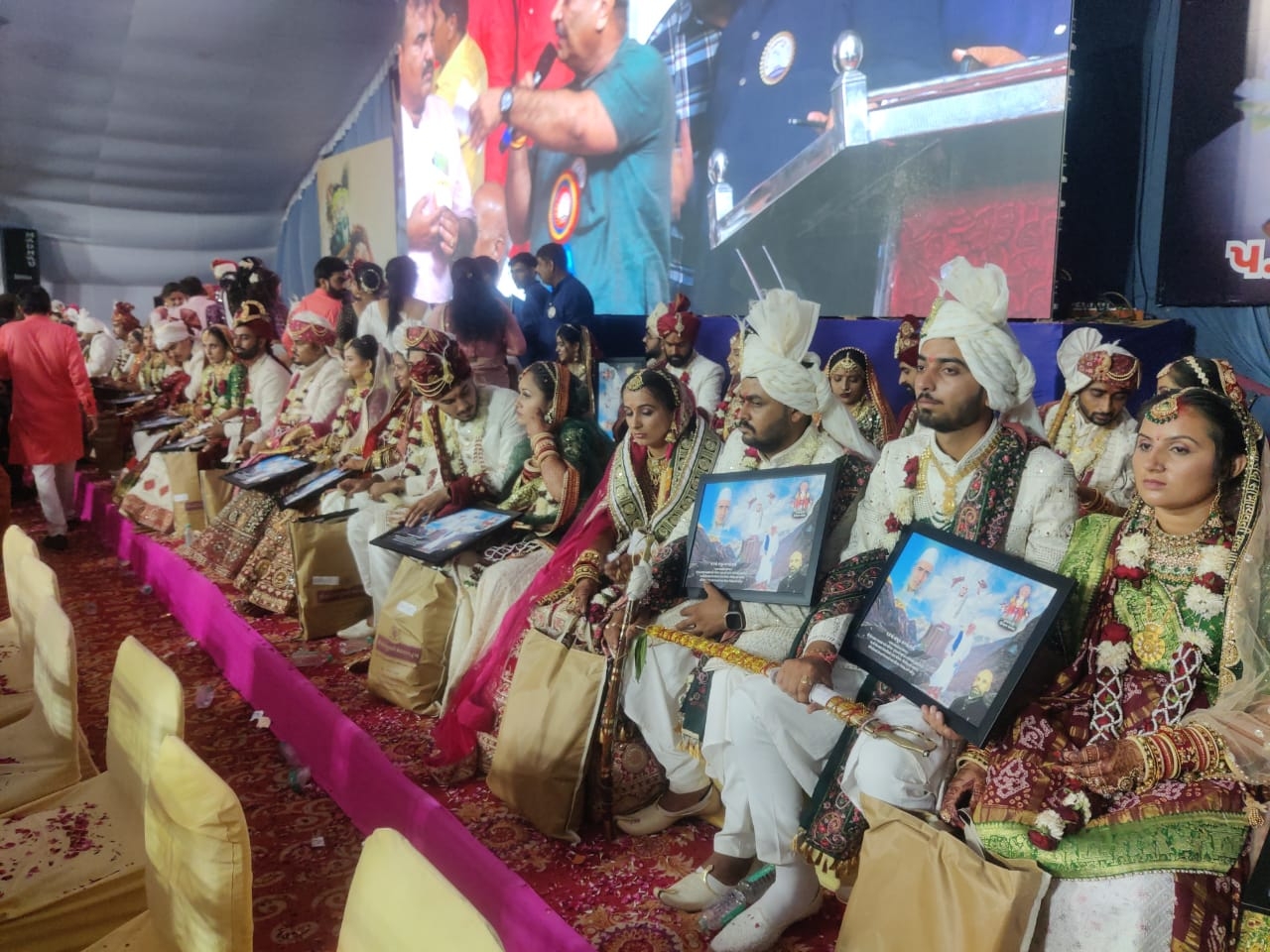 In Madhapar, 32 nine couples took steps in the 54th mass marriage of ...