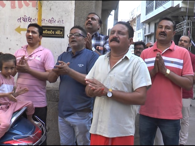Shri Kashi Vishwanath Mahadev Dada's 13th birthday was celebrated in ...