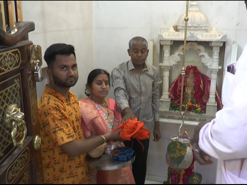 Shri Kashi Vishwanath Mahadev Dada's 13th birthday was celebrated in ...