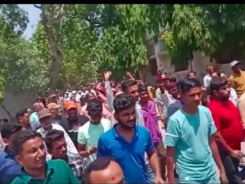 Godhra city customers protested by chanting slogans; The MGVCL office ...