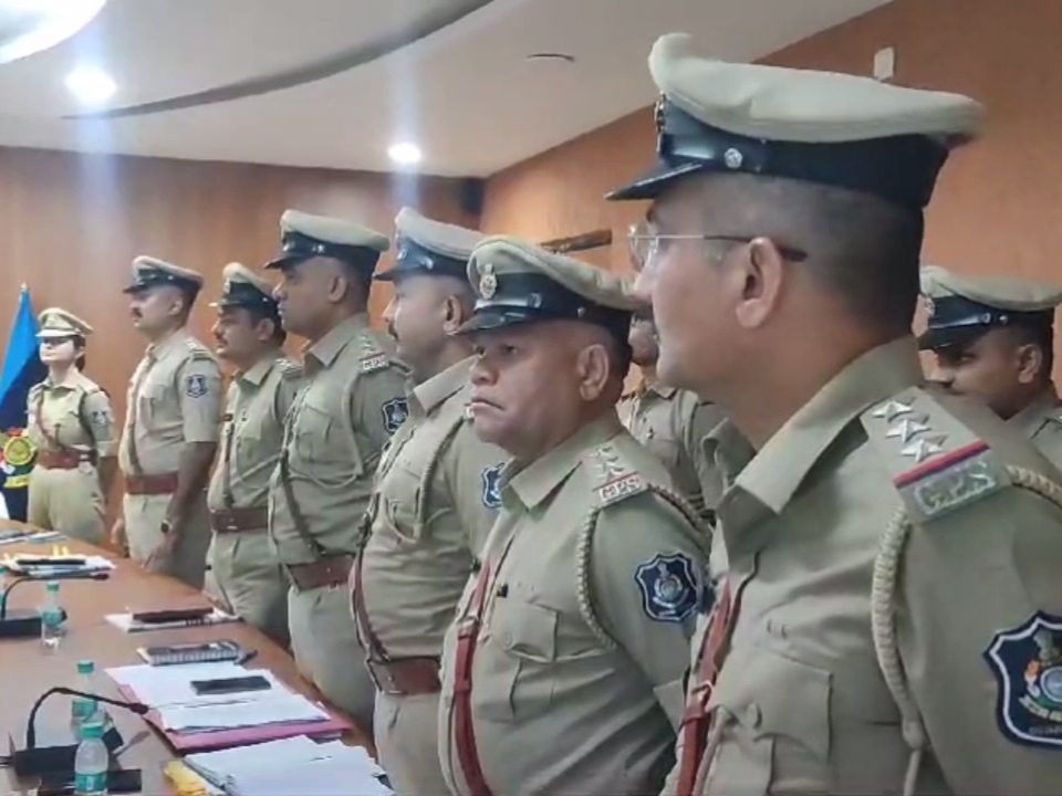 Surat Range IG inspected the performance of Navsari District Police and ...