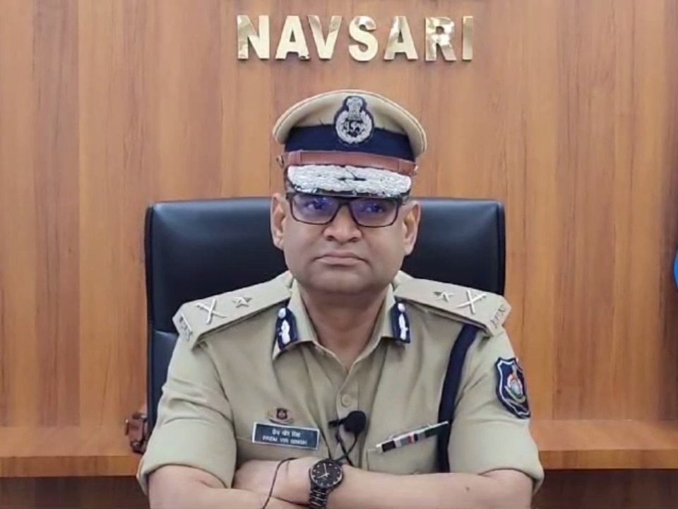 Surat Range IG inspected the performance of Navsari District Police and ...