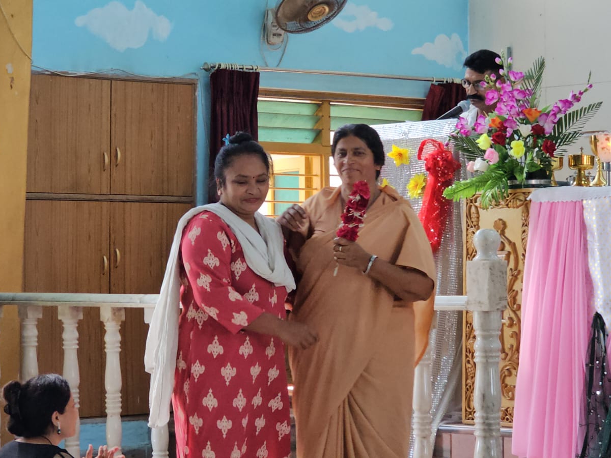 'Feast of Param Prasad' at Nadiad and reception of nine ordained ...