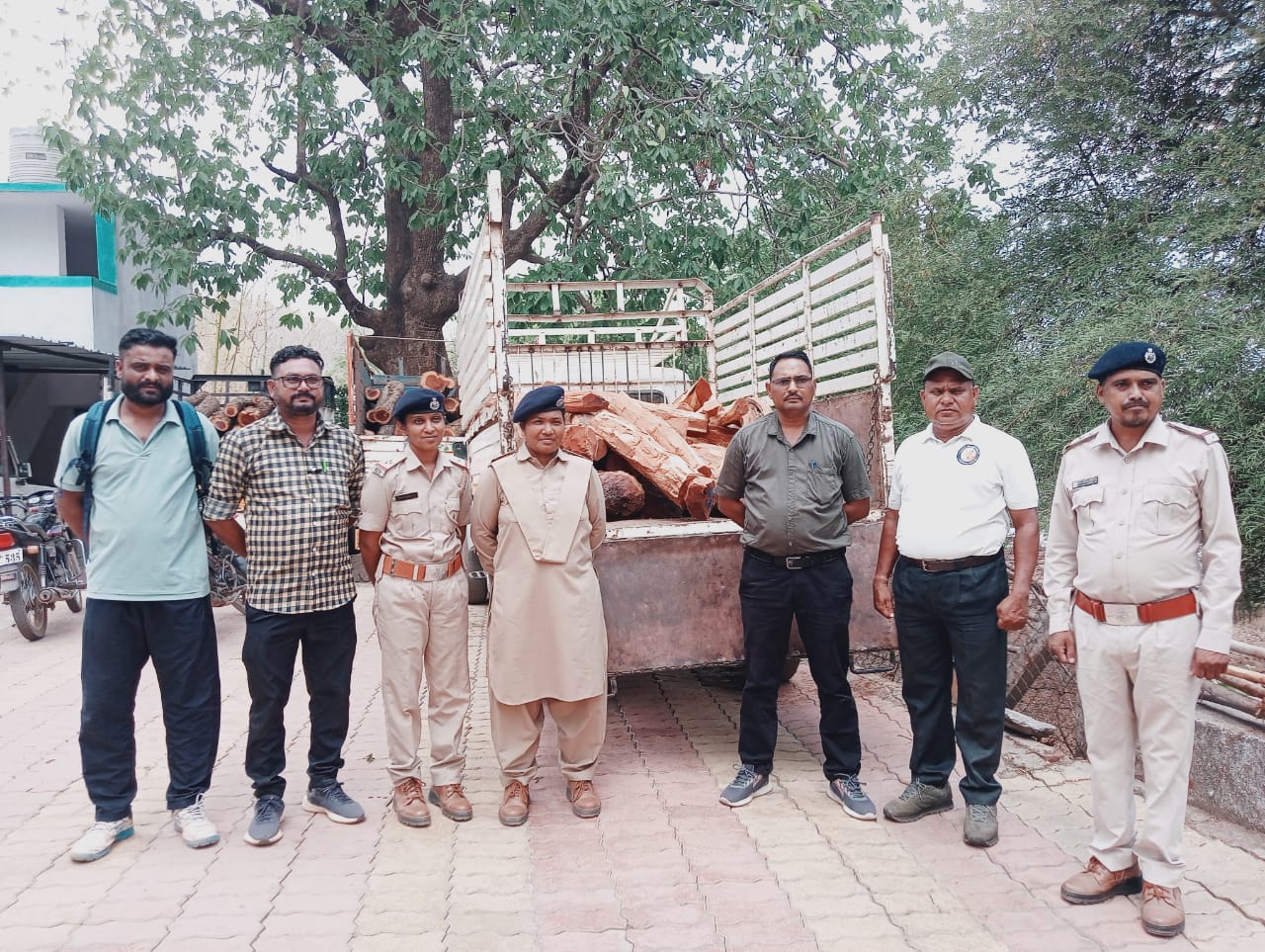 A quantity of Kher wood worth 44 thousand was seized from near ...