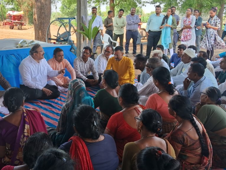 Gandhinagar District Collector visited the natural agriculture farm of ...