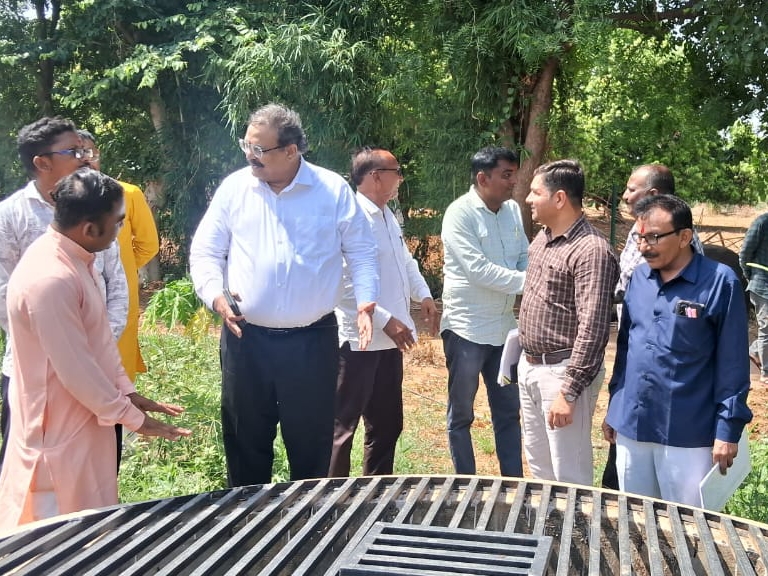 Gandhinagar District Collector visited the natural agriculture farm of ...