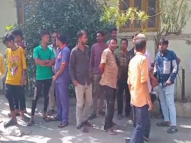 A youth who was injured in an attack by unknown persons two days ago in Ghoghasarkal area of ...