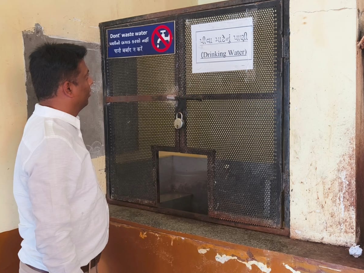 After being elected MP from Valsad district, Dhawal Patel paid a ...