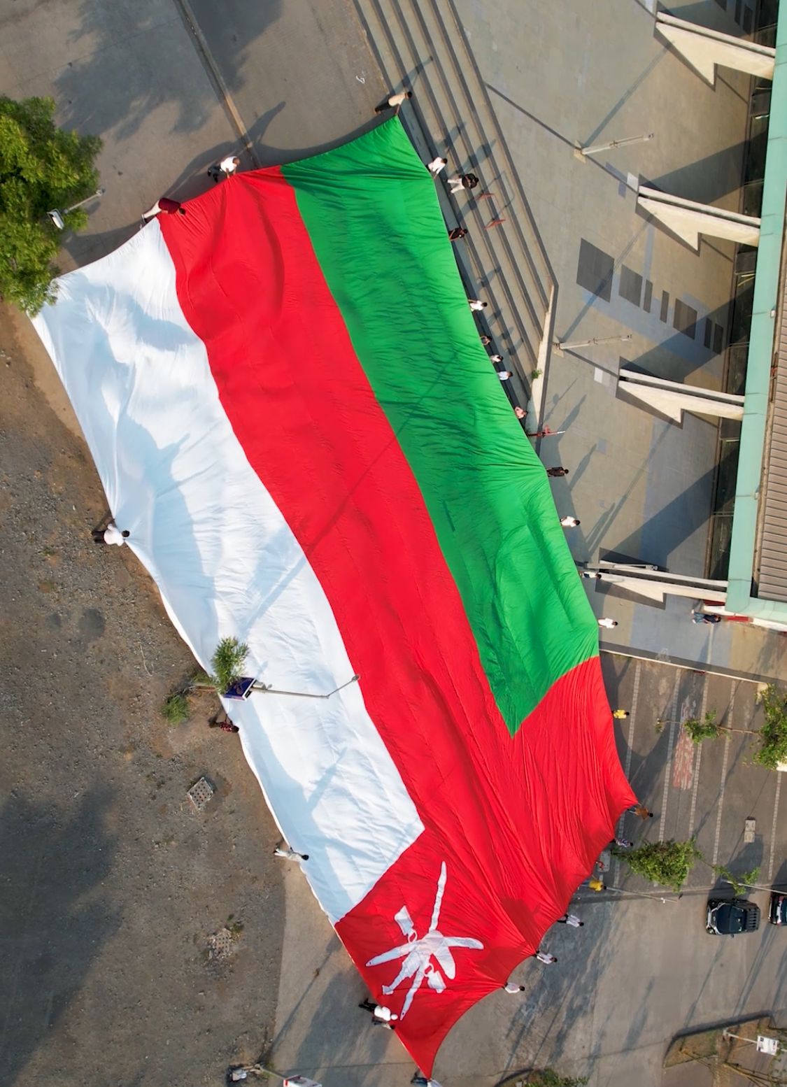 The national flags of 20 countries were made by recycling plastic waste ...