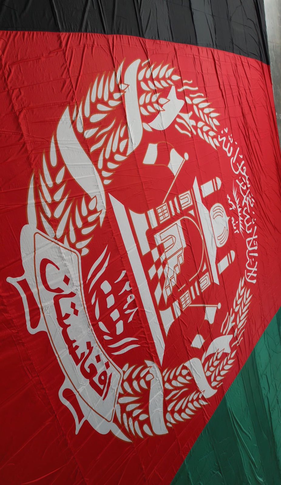 The national flags of 20 countries were made by recycling plastic waste ...