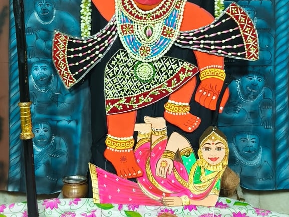 Dwarka's Shree Suryamukhi Hanumanji Temple organized a grand flower ...