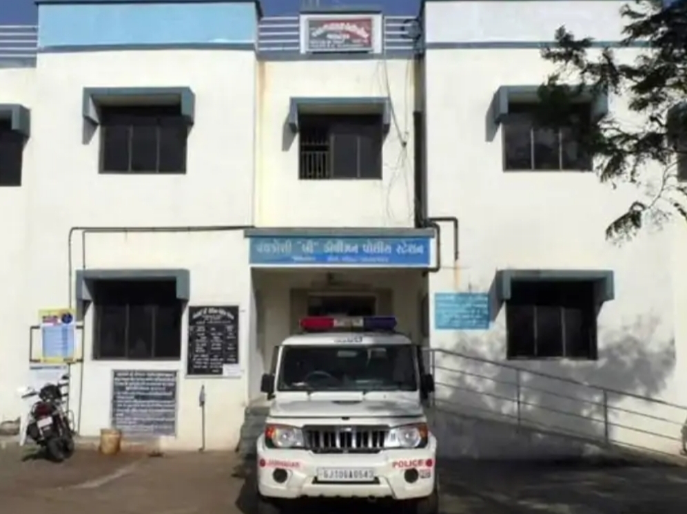 Complaint of obstructing duty by fighting with ST and RTO officer who ...