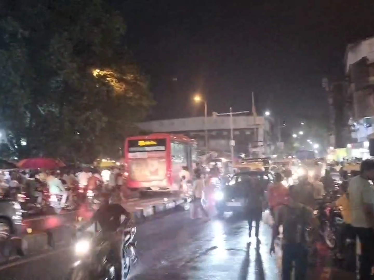 Mega traffic jam near Katargam GIDC in Surat, bridge filled with ...