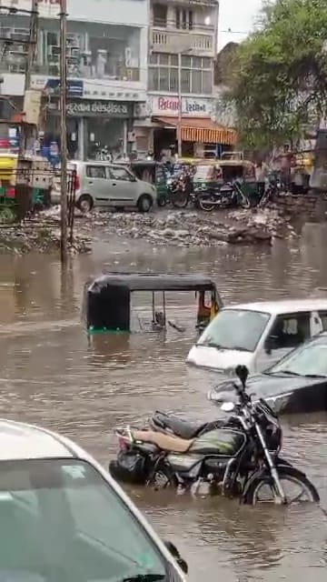 2 inches of rain in Botad, inundation of vehicles in low-lying areas ...