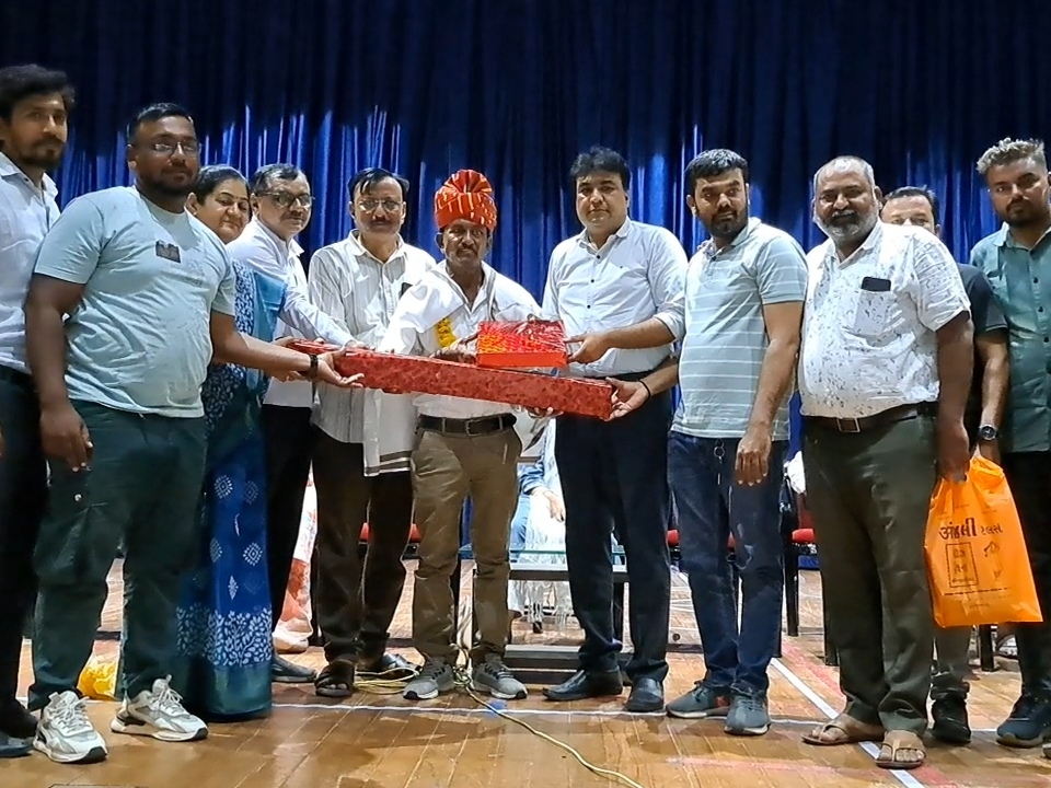 Retirement honors ceremony held for 5 employees on retirement from ...