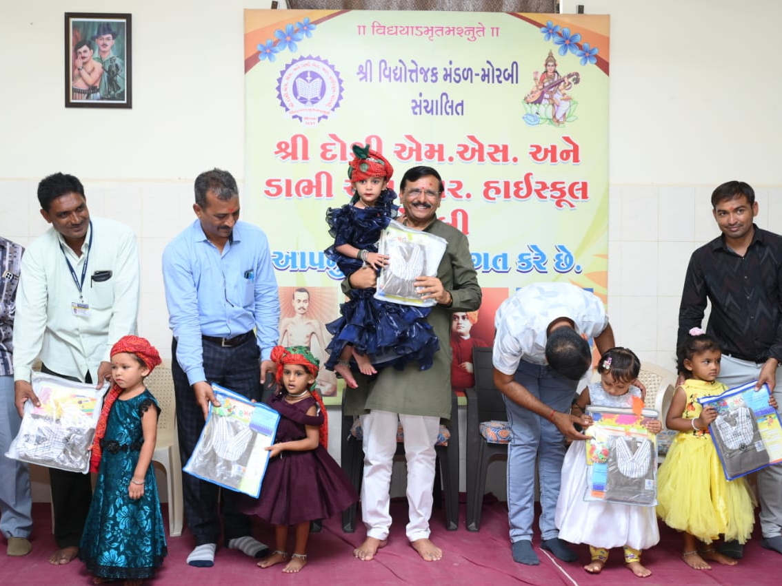 Madhaparwadi Kumar and Girls School Entrance Festival held at Doshi and ...