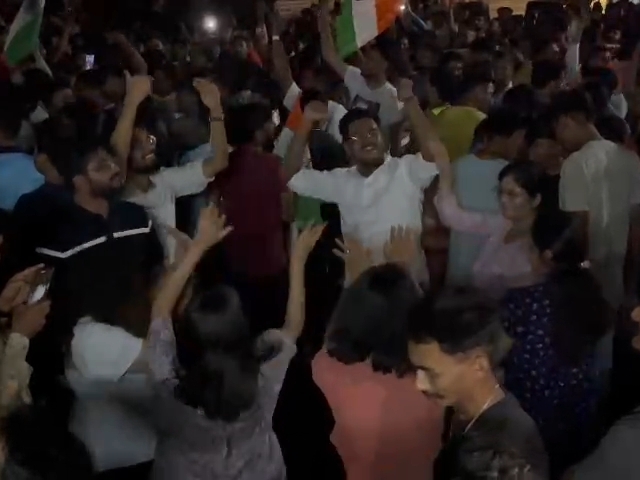Cricket fans in Valsad and Vapi parishes celebrate victory after ...